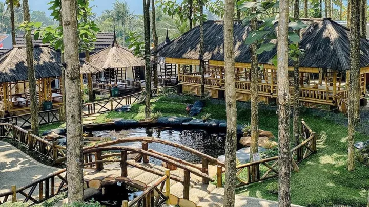 Kuliner Asyik di Alam Terbuka Sensasi Makan di Tengah Hutan Jati yang Asri